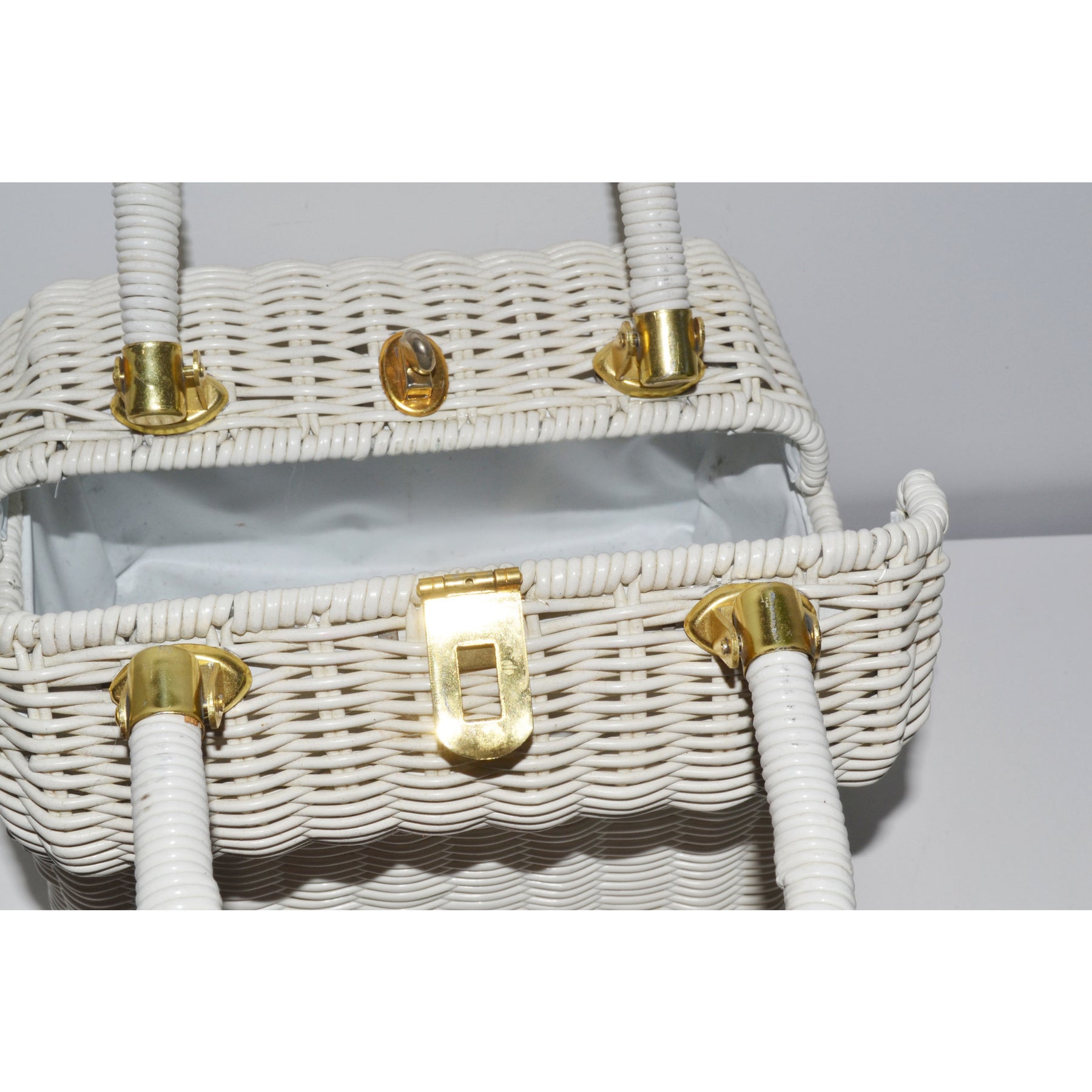 Vintage White Boxed Wicker Purse – Quirky Finds